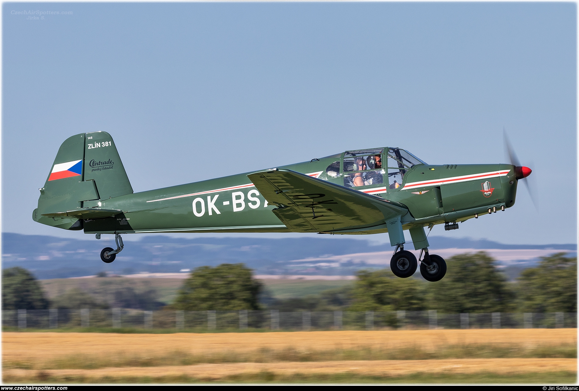 Airtrade - Zlin Z-381 (Bü 181) Basa OK-BSA - czechairspotters.com