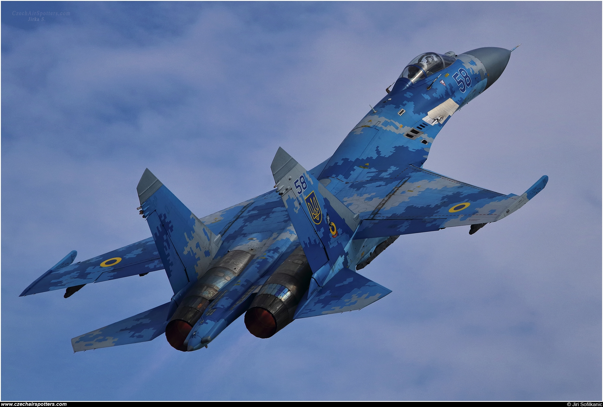 Ukraine - Air Force - Sukhoi Su-27 Flanker B 58 BLUE - czechairspotters.com